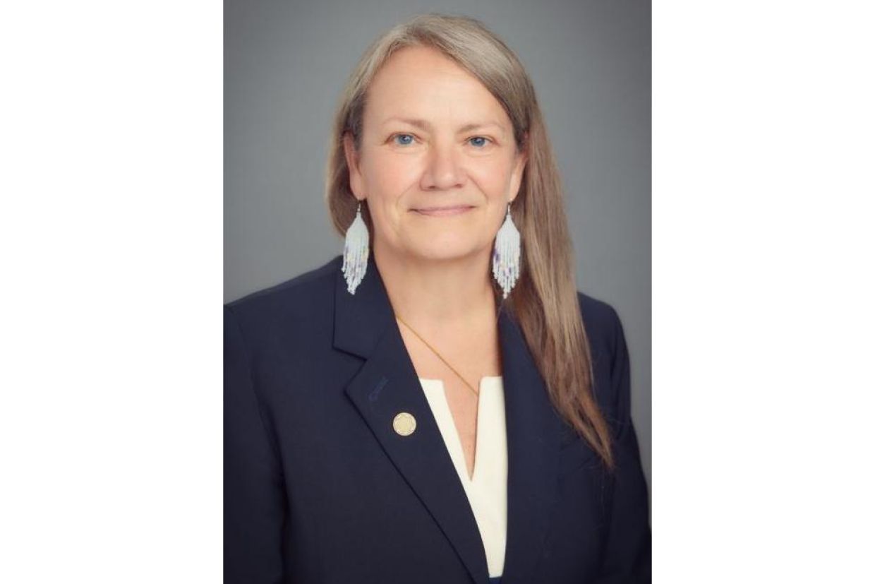 Marking Red Dress Day | Queen's Alumni