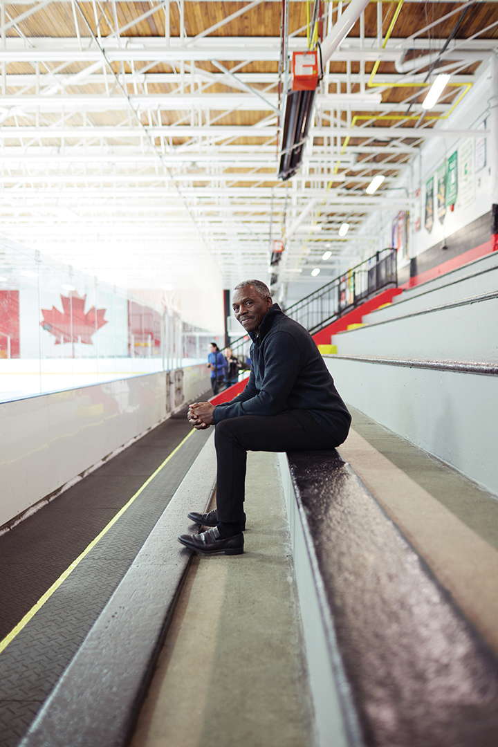 Justice Hugh Fraser and hockey | Queen's Alumni Review