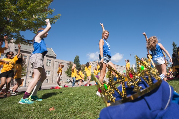 Orientation overtakes campus | Queen's Gazette | Queen's University