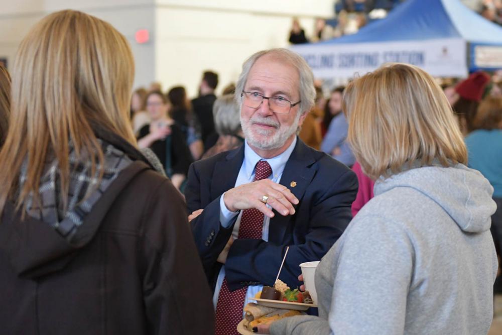 Principal’s Holiday Reception celebrates Queen’s staff and faculty ...