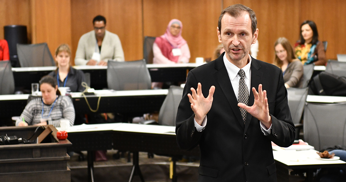 Faculty focus on writing | Queen's Gazette | Queen's University