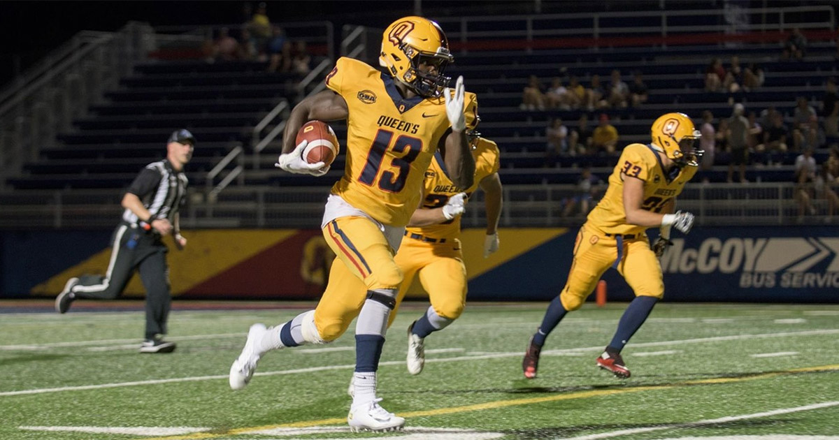 Football Gaels hang on for win over Gryphons | Queen's Gazette | Queen ...