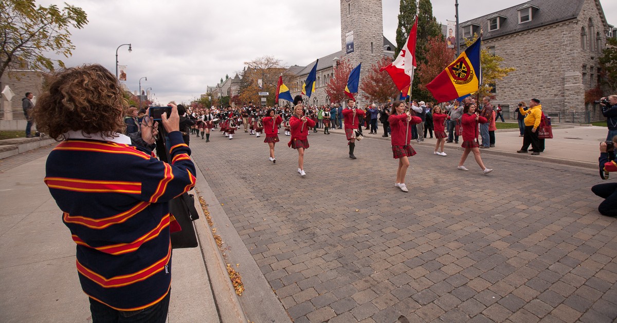 Students promote Homecoming safety | Queen's Gazette | Queen's University