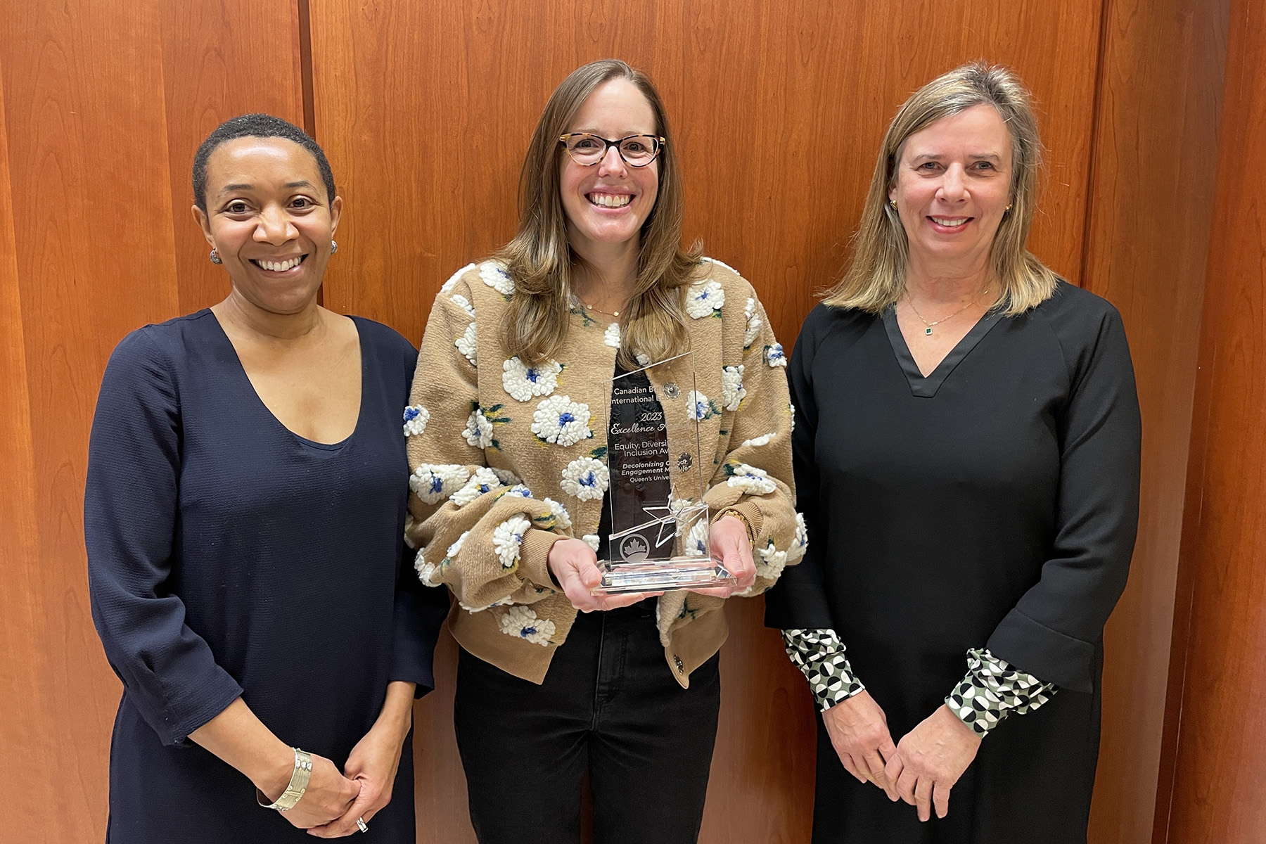 Queen’s global engagement training for students wins national award ...